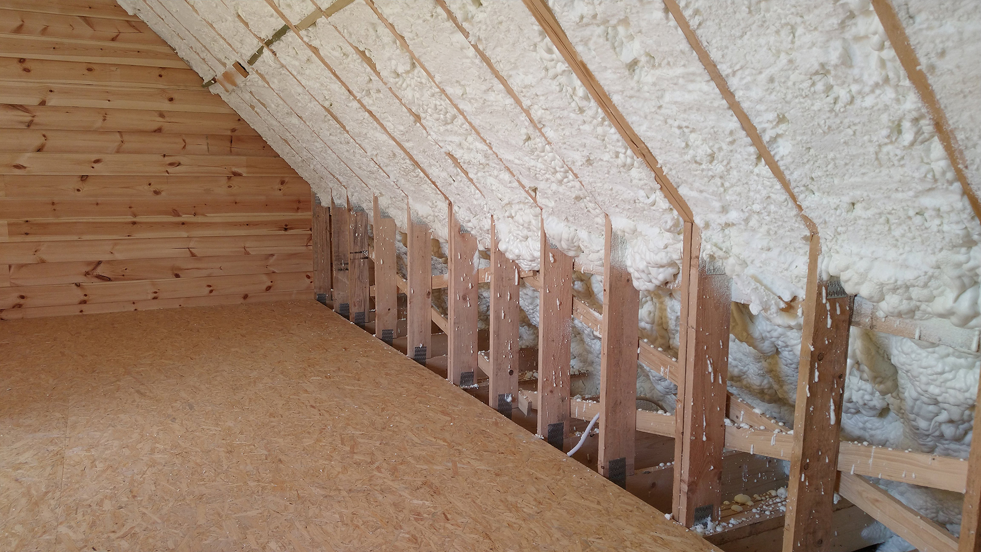 Services | Isotrie | isolation, PUR projeté, isolation de toiture ...